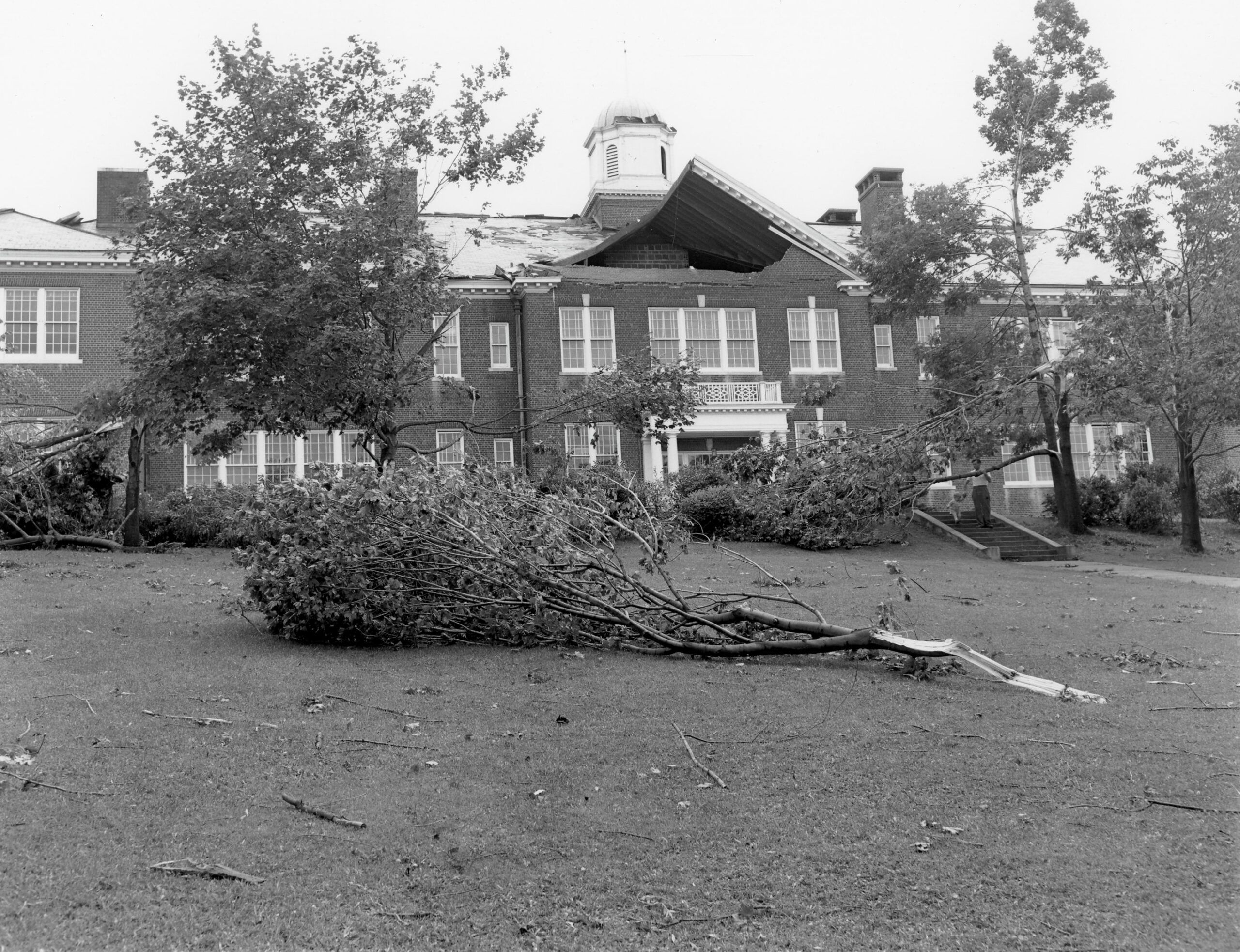 Frank Gordon Photographs: Tornado Touchdown in Ridgefield 1950 ...